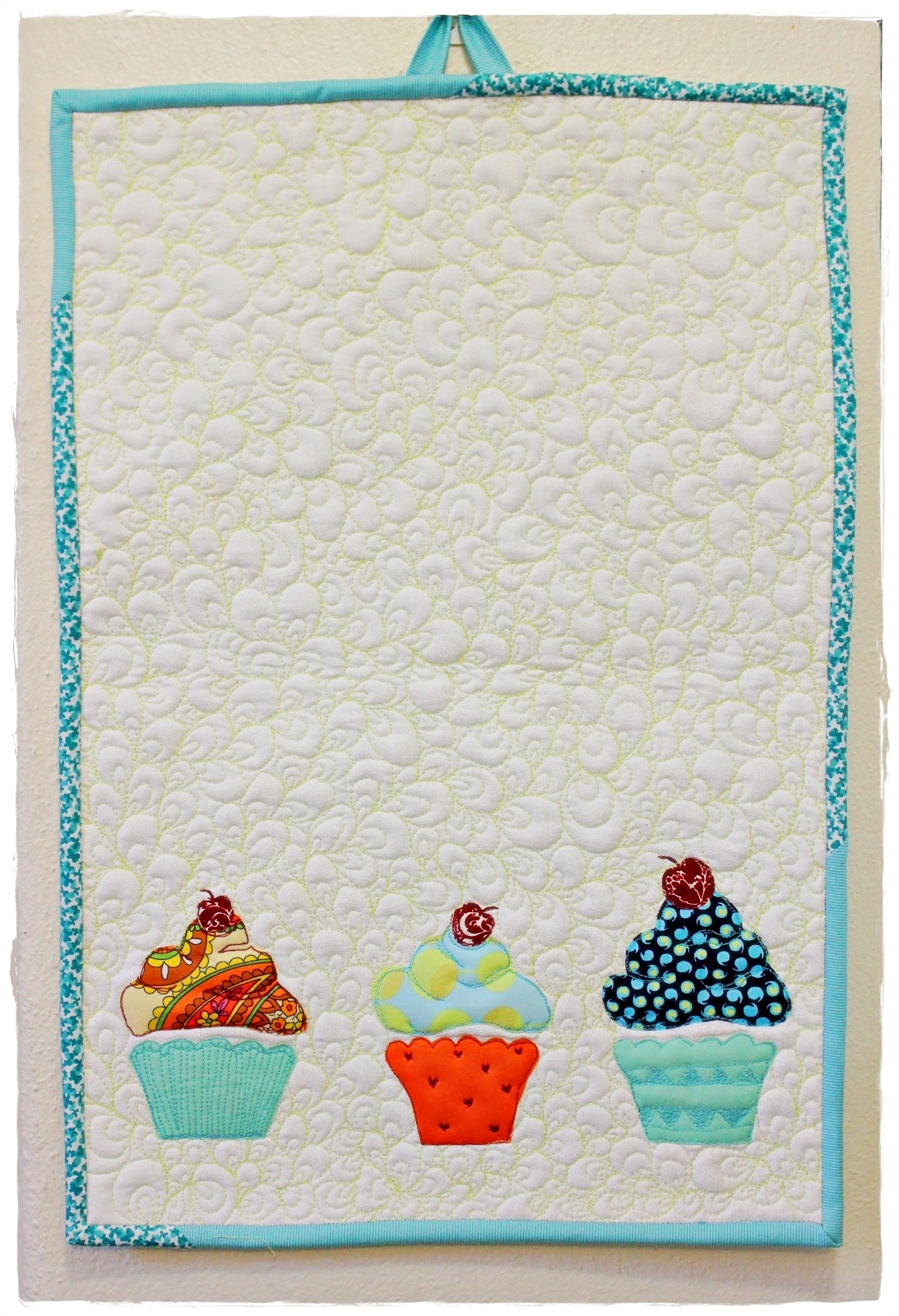 Cupcake Wallhanging Quilt - The Little Mushroom Cap: A Quilting Blog